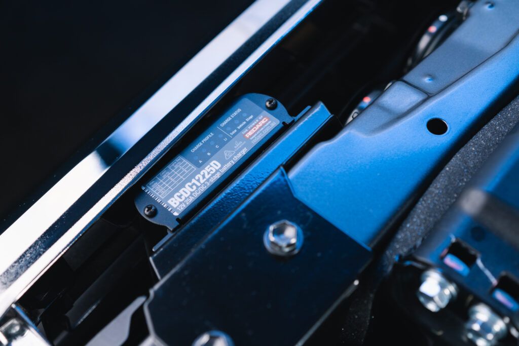 BCDC1225D DUAL BATTERY SYSTEM – SUITS LC70S - Multidrive Technology